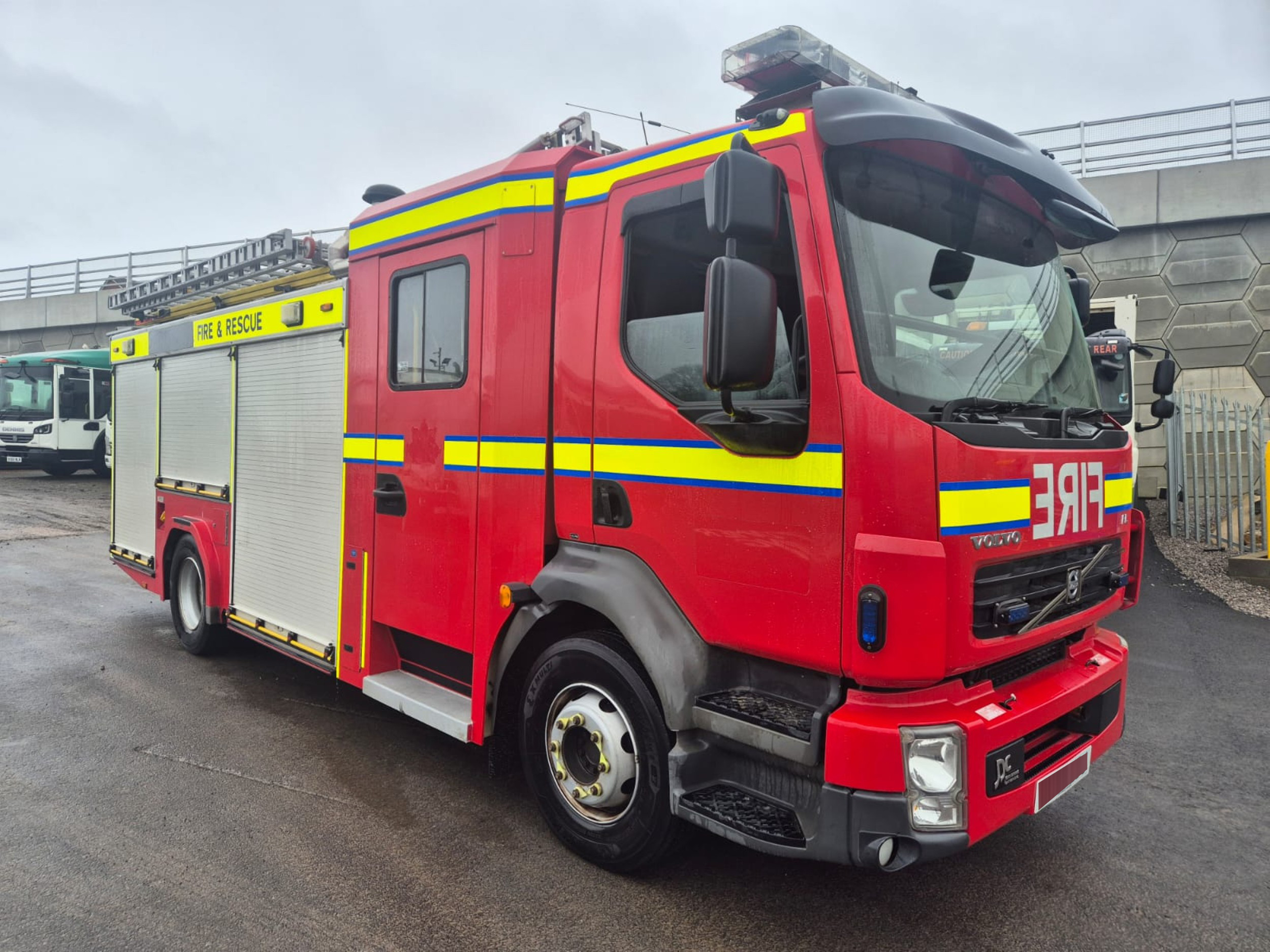 VOLVO FL 4X2 15 TON JOHN DENNIS BODY 6 SEAT CREW CAB FIRE TENDER C/W ...