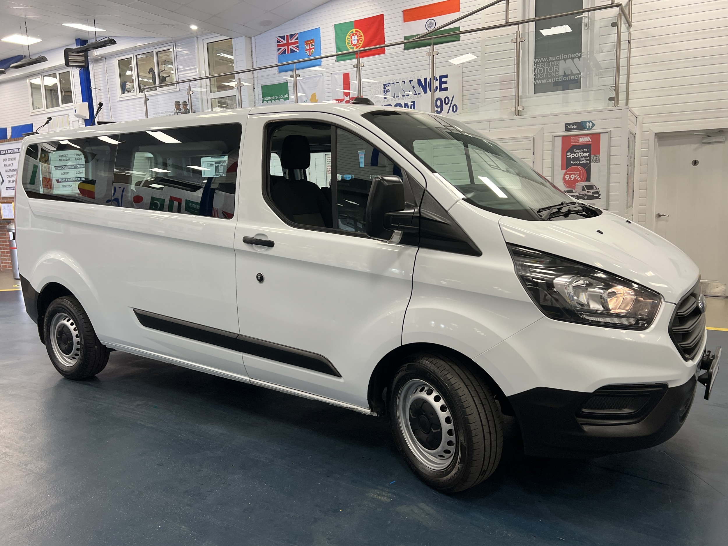 FORD TRANSIT CUSTOM 320 LEADER 2.0TDCI ECOBLUE 130PS LWB 9 SEAT MINIBUS ...