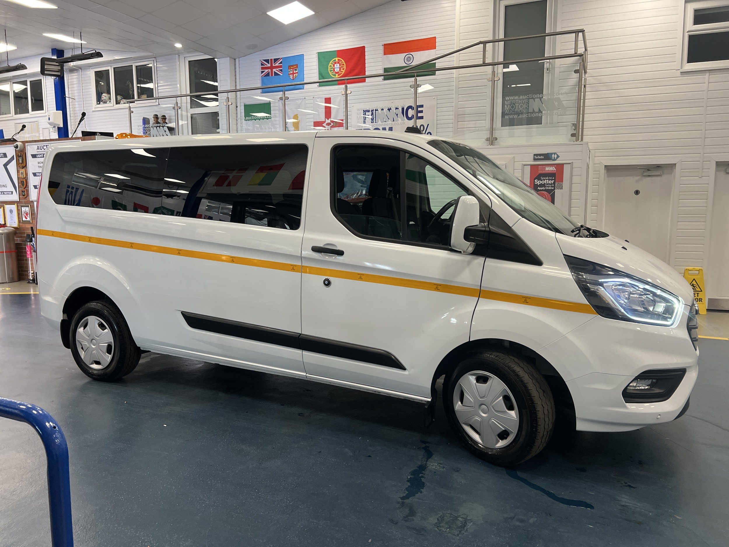 FORD TRANSIT CUSTOM 320 TREND 2.0TDCI ECOBLUE 130PS 9 SEAT MINIBUS (EURO 6). Lot information and ...