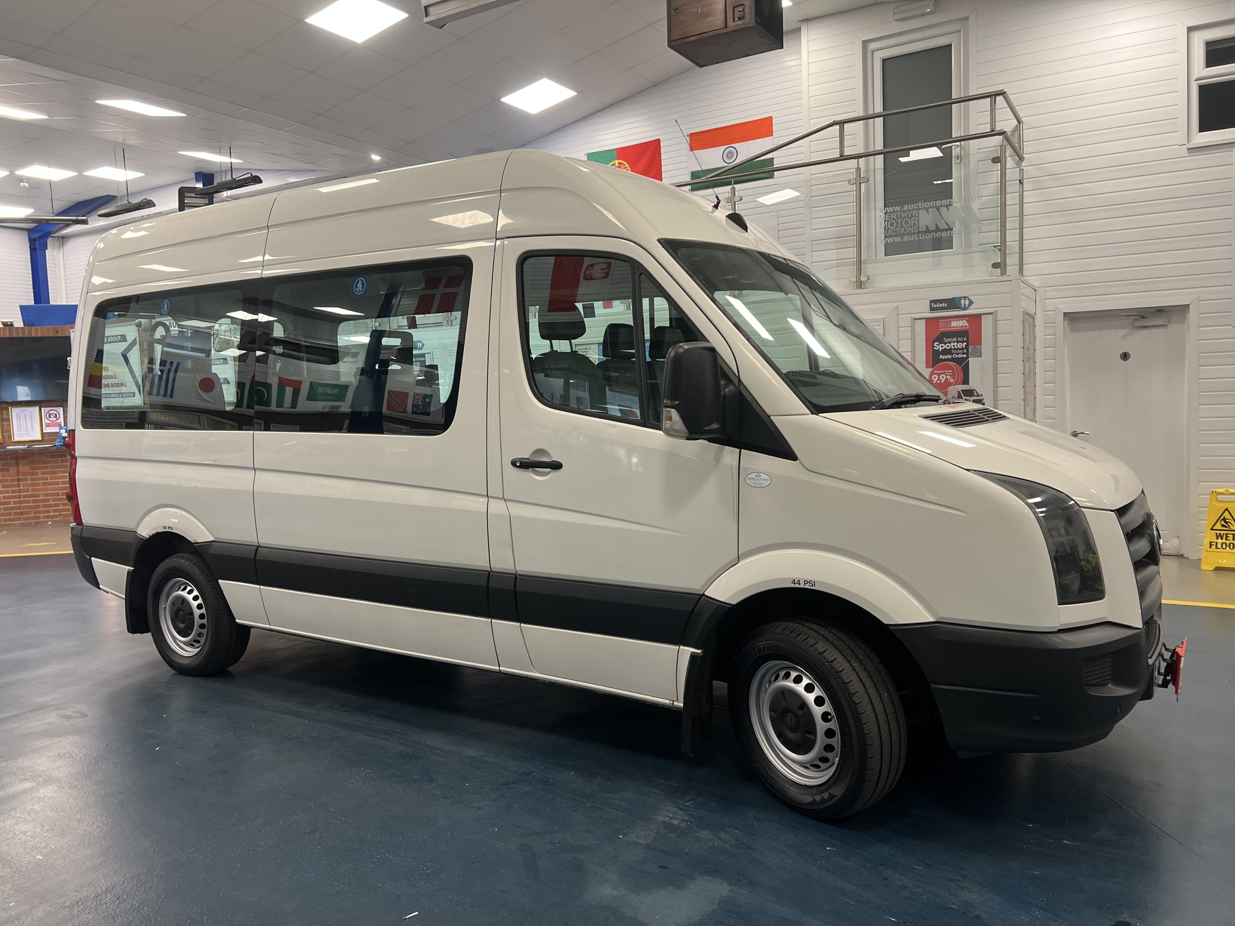 VOLKSWAGEN CRAFTER CR35 2.5TDI BLUE 108PS MWB 8 SEAT DISABLED ACCESS ...