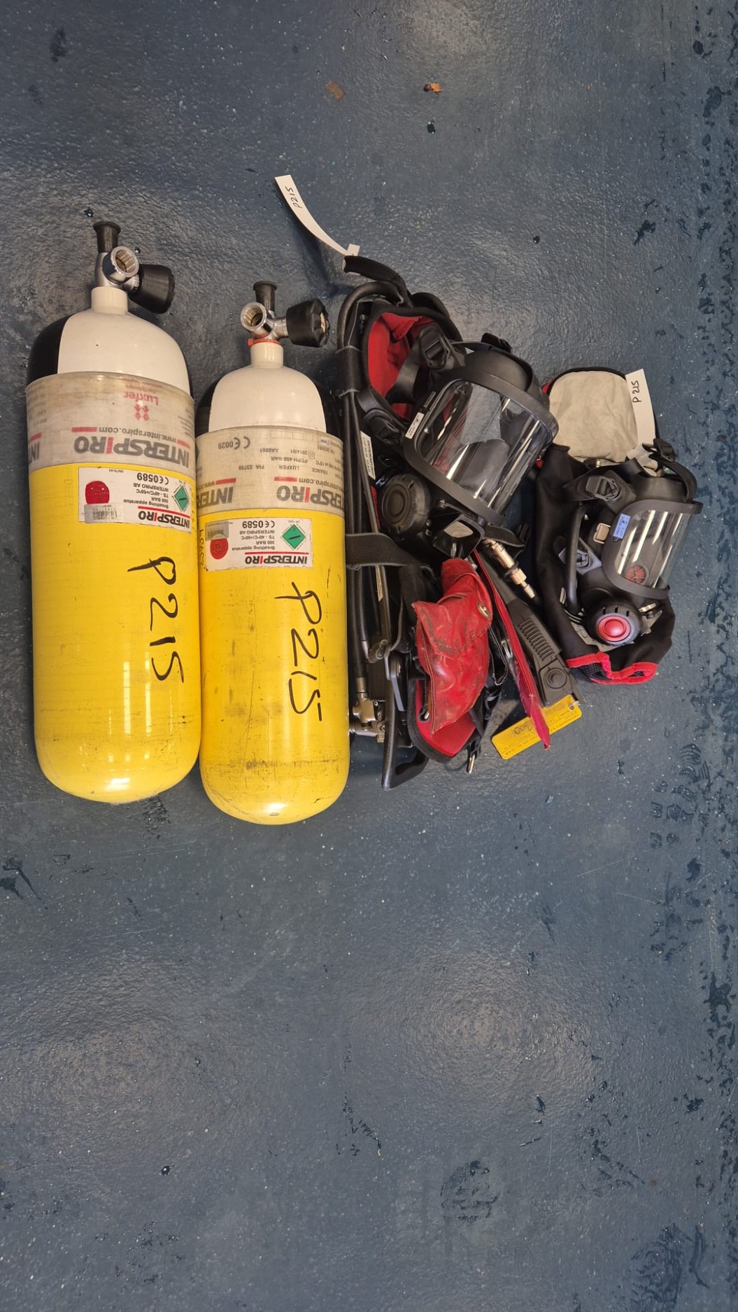 1 X INTERSPIRO HARNESS AND MASK - 1 X INSPIRE MASK - 2 X 300 BAR ...